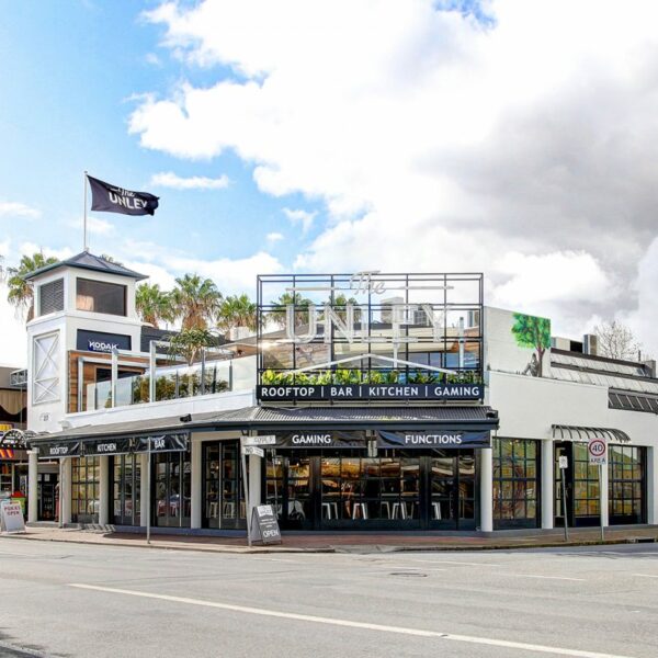 Parkside Hotel - The Pass