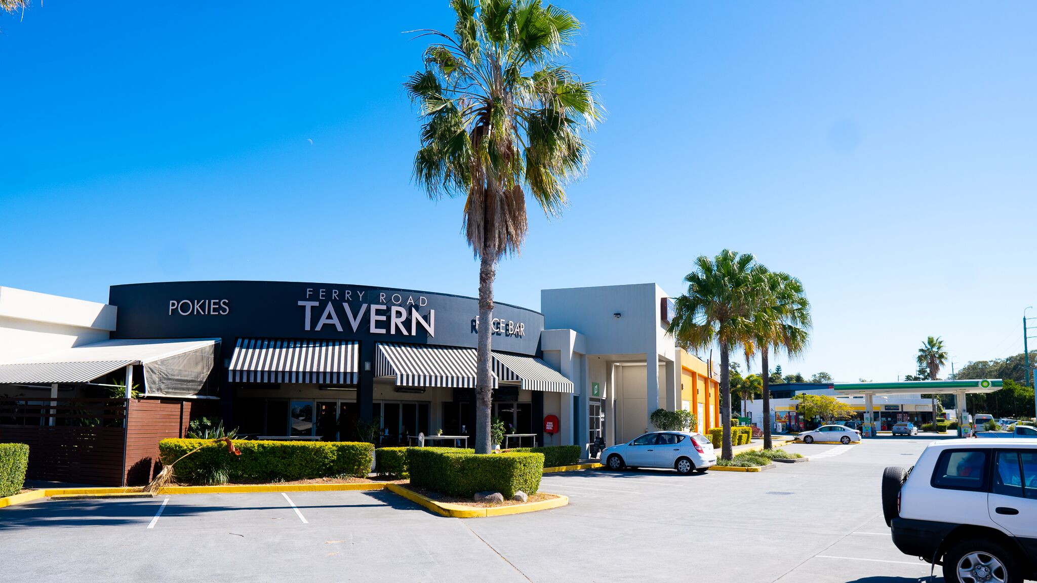 Ferry Road Tavern | The Pass